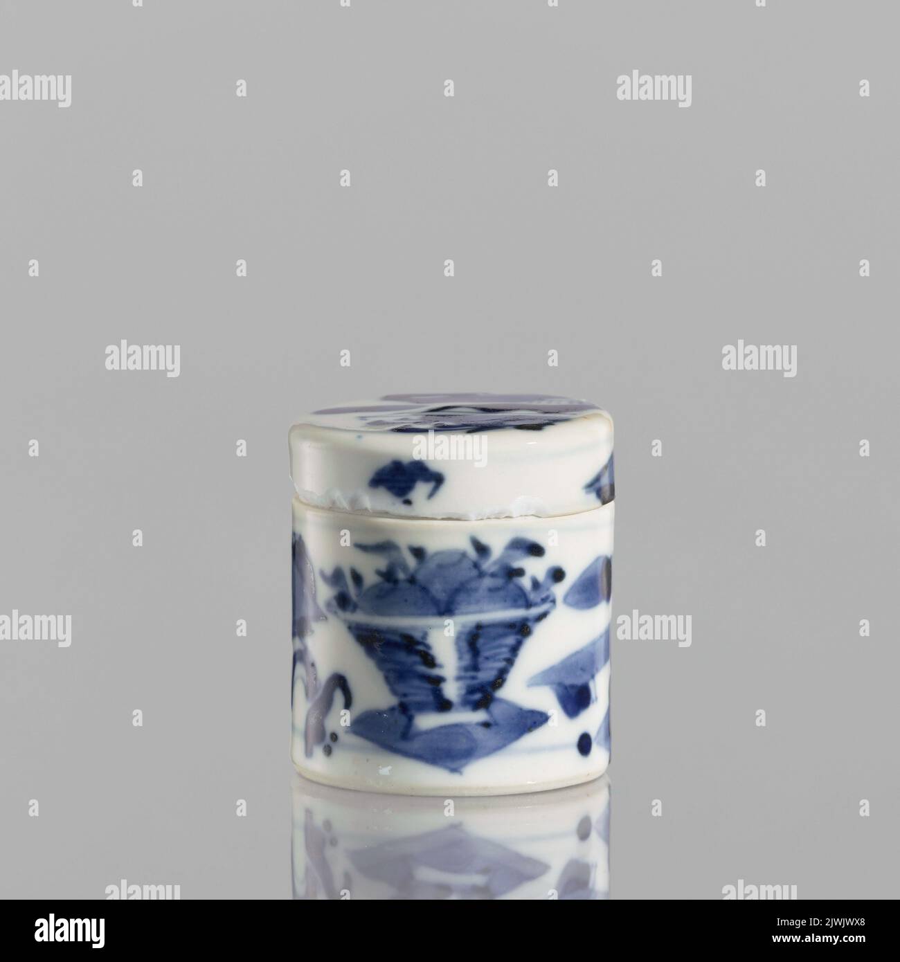 Cylindrical jar with lid. unknown, craftsman Stock Photo - Alamy