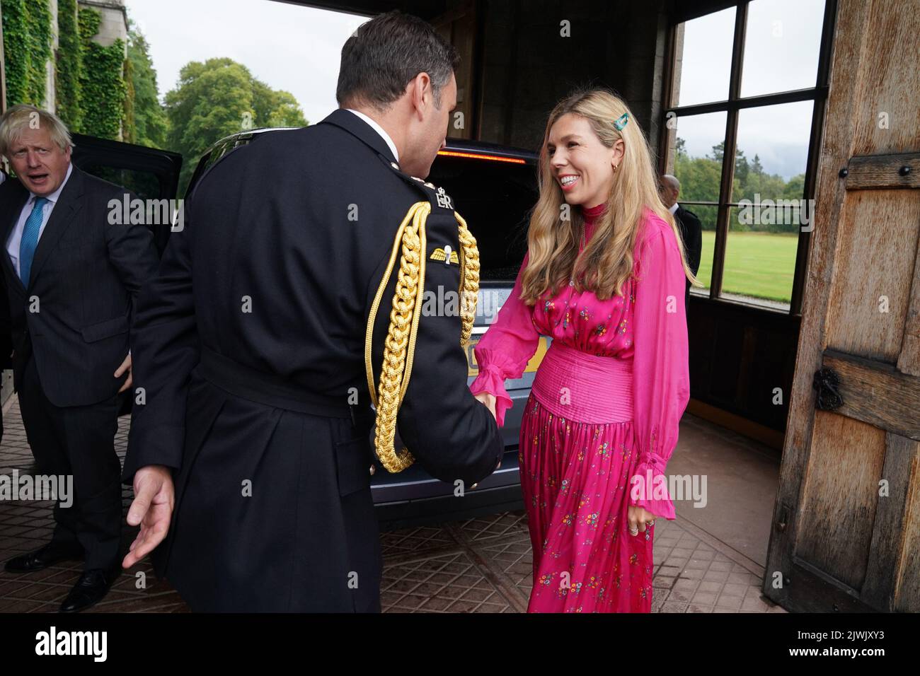 Outgoing Prime Minister Boris Johnson and his wife Carrie Johnson are ...