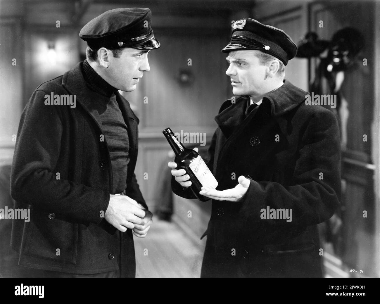 HUMPHREY BOGART and JAMES CAGNEY in THE ROARING TWENTIES 1939 director ...