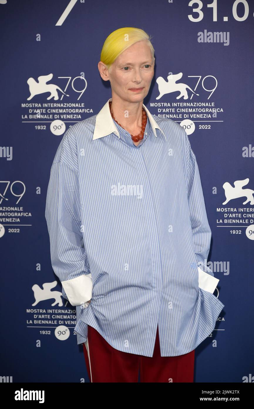 Tilda swinton venezia hi-res stock photography and images - Alamy