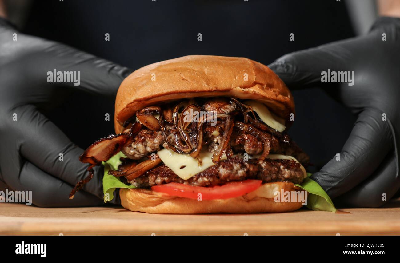 fast food burger junk food Stock Photo - Alamy