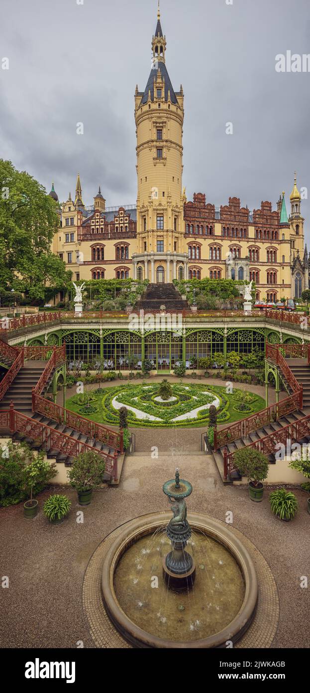 The Schwerin Castle and its orangery seen from the platform opposite ...