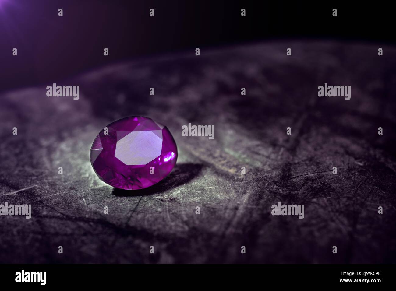 Purple diamond stone hi-res stock photography and images - Alamy