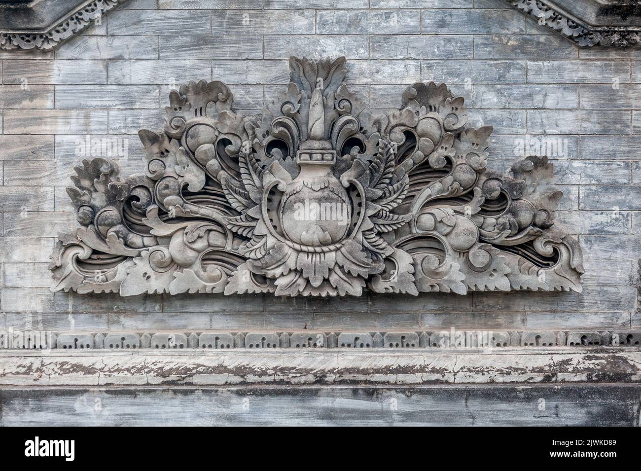 Traditional Balinese temple wall architectural decoration Stock Photo ...