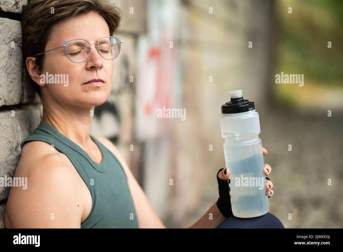 Drinking water working out hi-res stock photography and images - Alamy