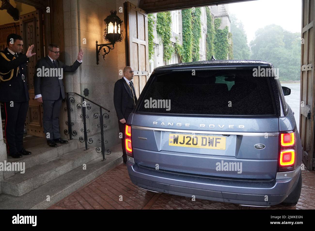 Queen Elizabeth II's Equerry Lieutenant Colonel Tom White and her ...
