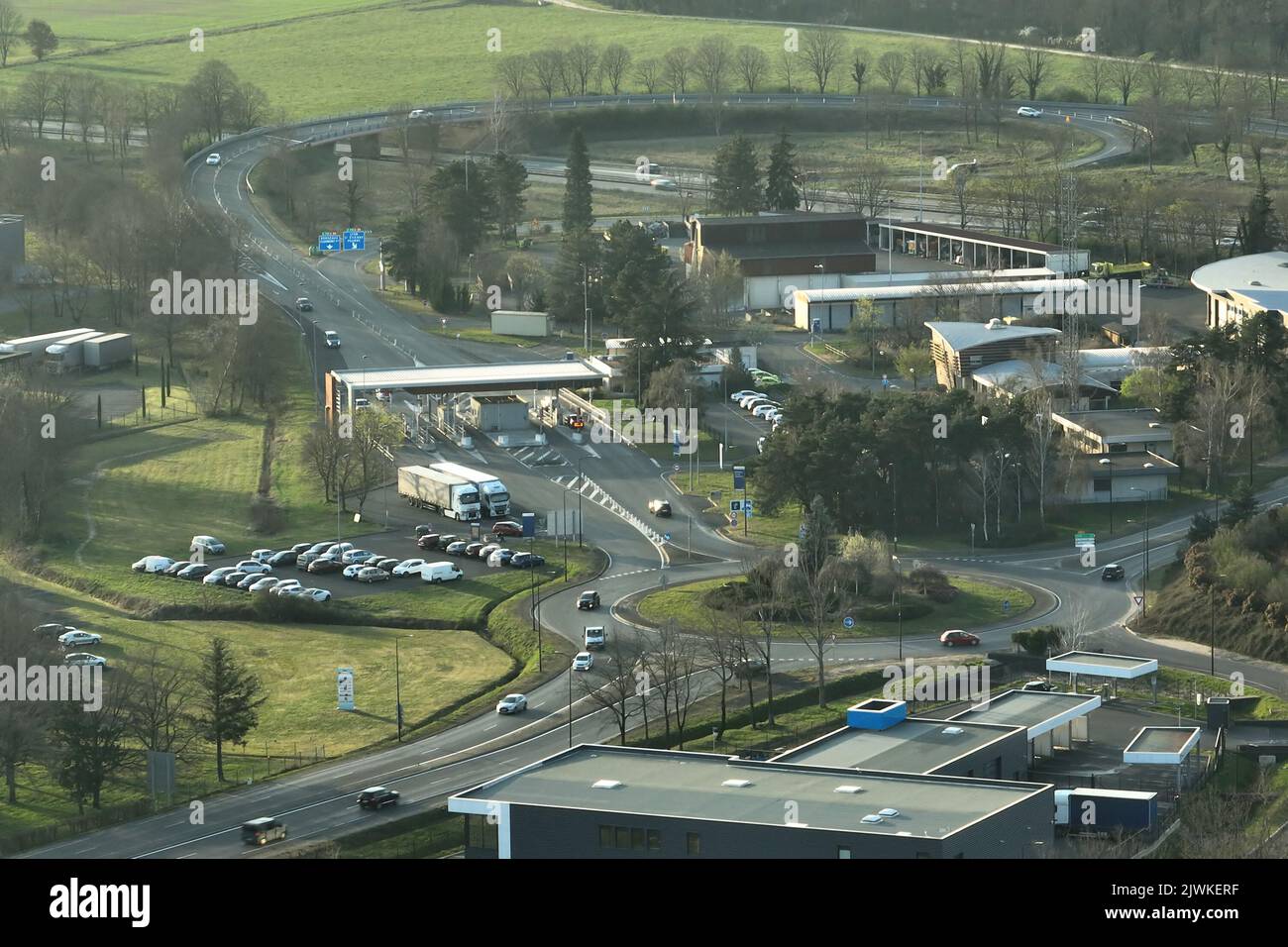 Aerial view heavy traffic roundabout hi-res stock photography and ...