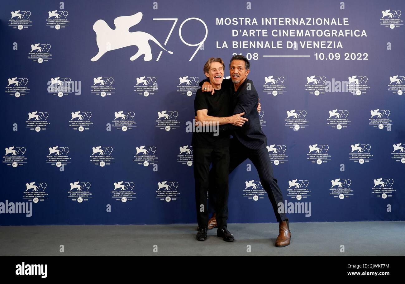 Willem dafoe and benjamin bratt hi-res stock photography and images - Alamy