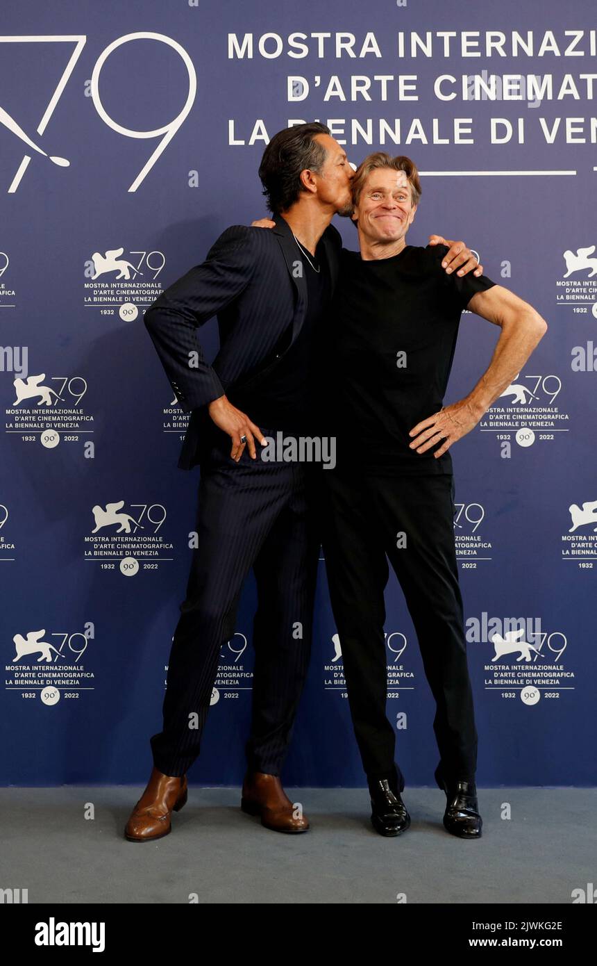 Willem dafoe and benjamin bratt hi-res stock photography and images - Alamy