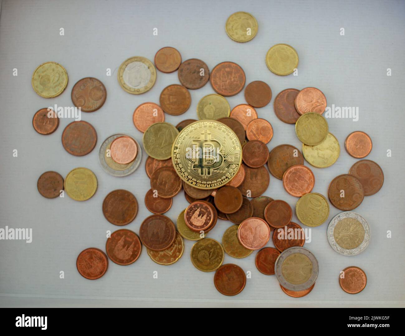 Scattered gold coins in hi-res stock photography and images - Alamy