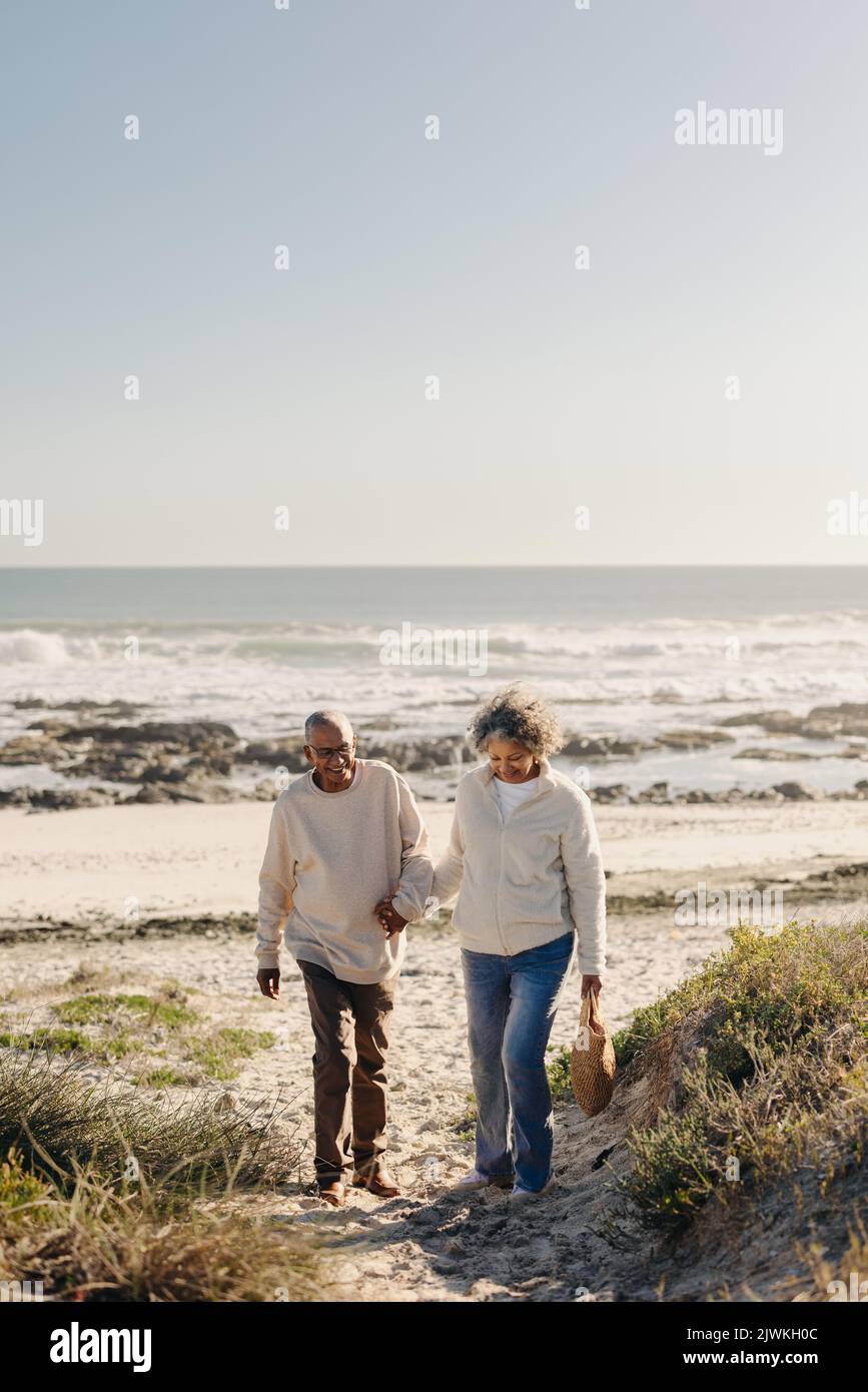 Old man walking away hi-res stock photography and images - Alamy