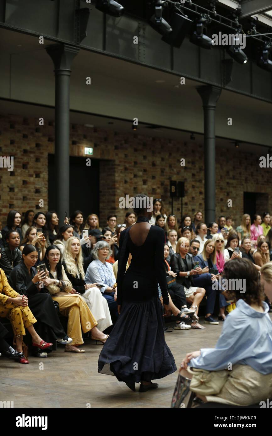 Modelabel bobkova hi-res stock photography and images - Alamy