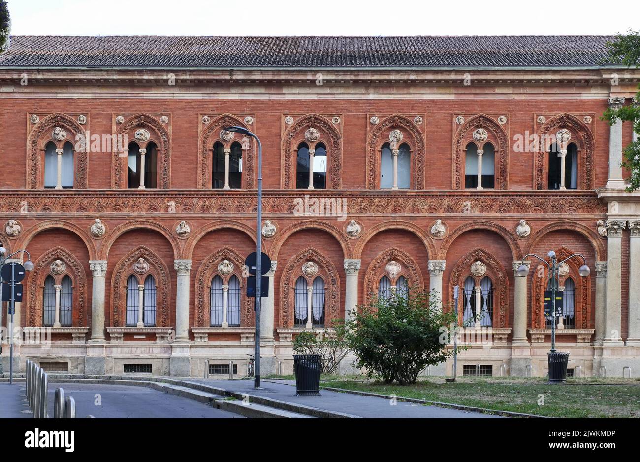 "University statale building" - Historic facade of Milan Public ...