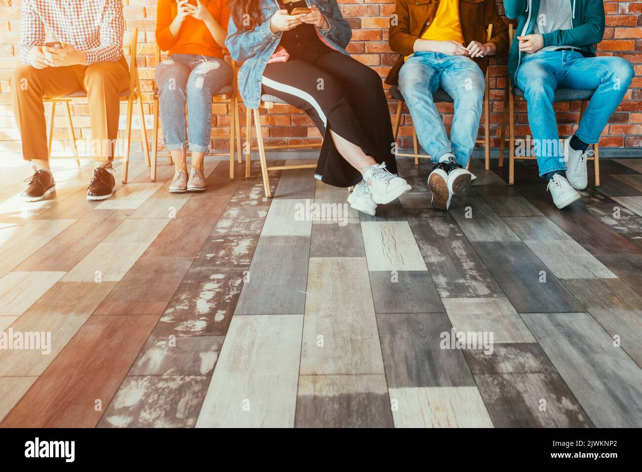 break friends colleagues sitting smartphones youth Stock Photo - Alamy