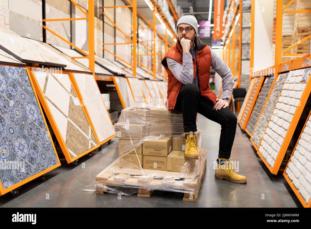 Woman shopping diy shop tiles hi-res stock photography and images - Alamy