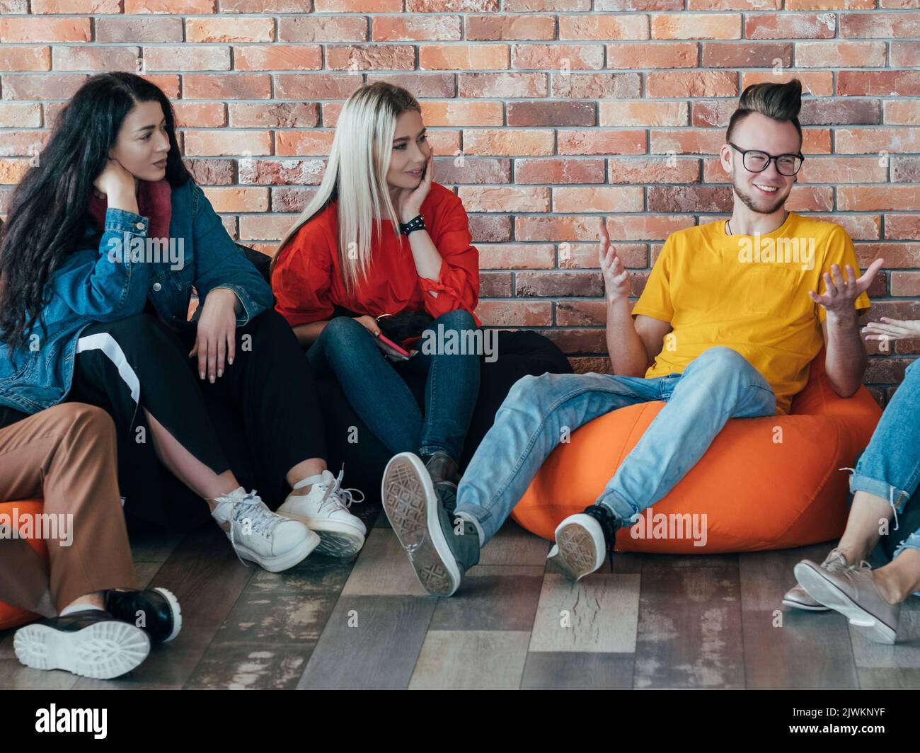 millennials bean bags communication discussion Stock Photo - Alamy