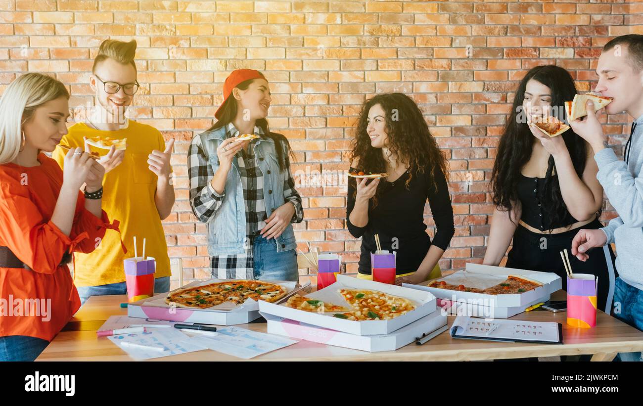 Collaborating office table business team hi-res stock photography and ...