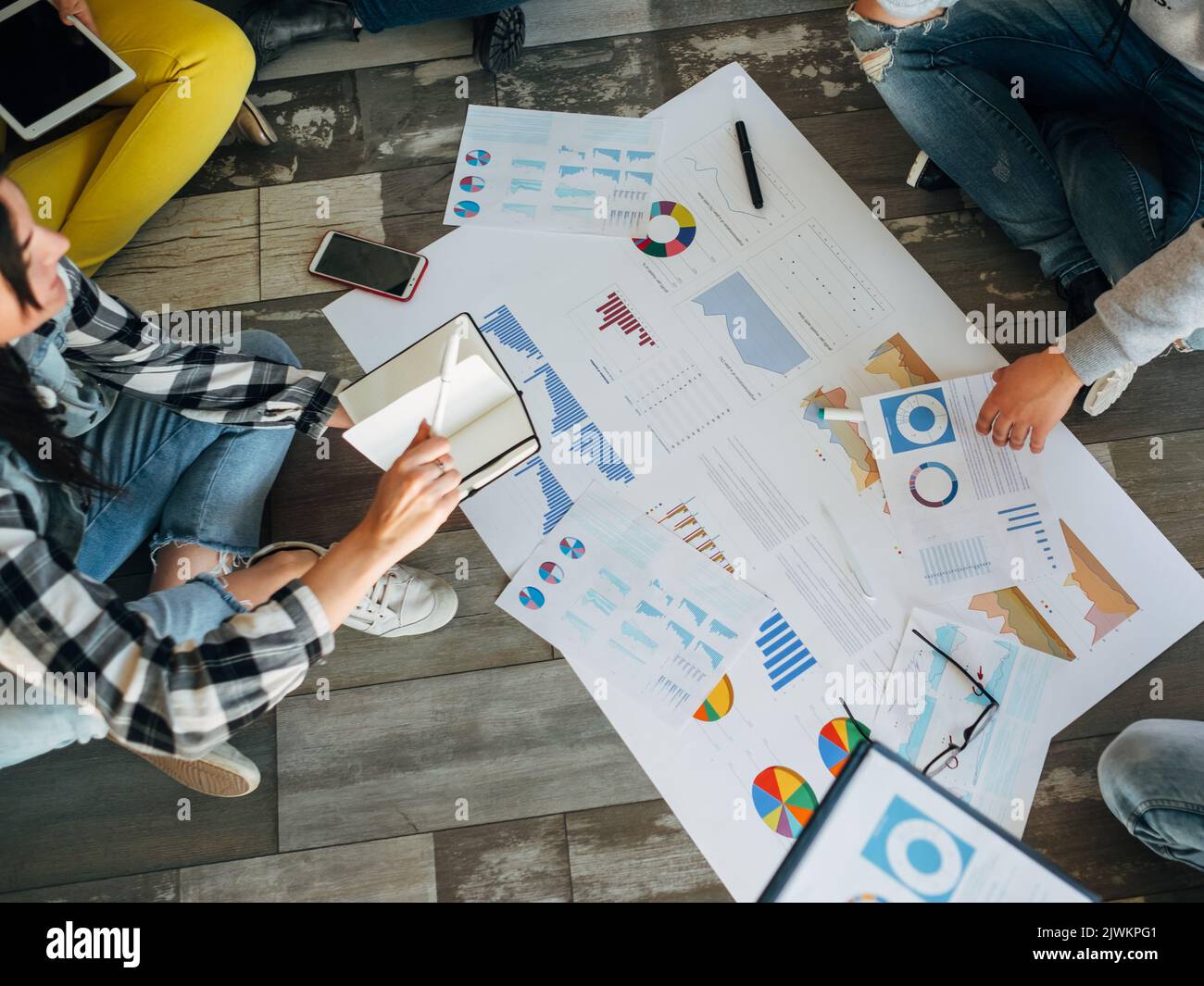Relaxed working hi-res stock photography and images - Alamy