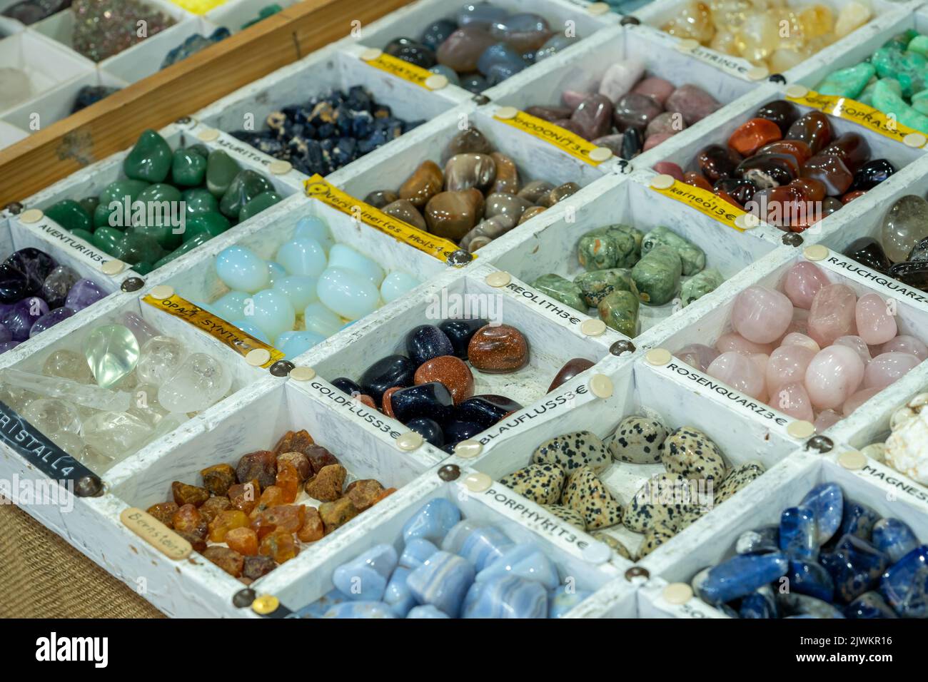 Various healing crystals hi-res stock photography and images - Alamy
