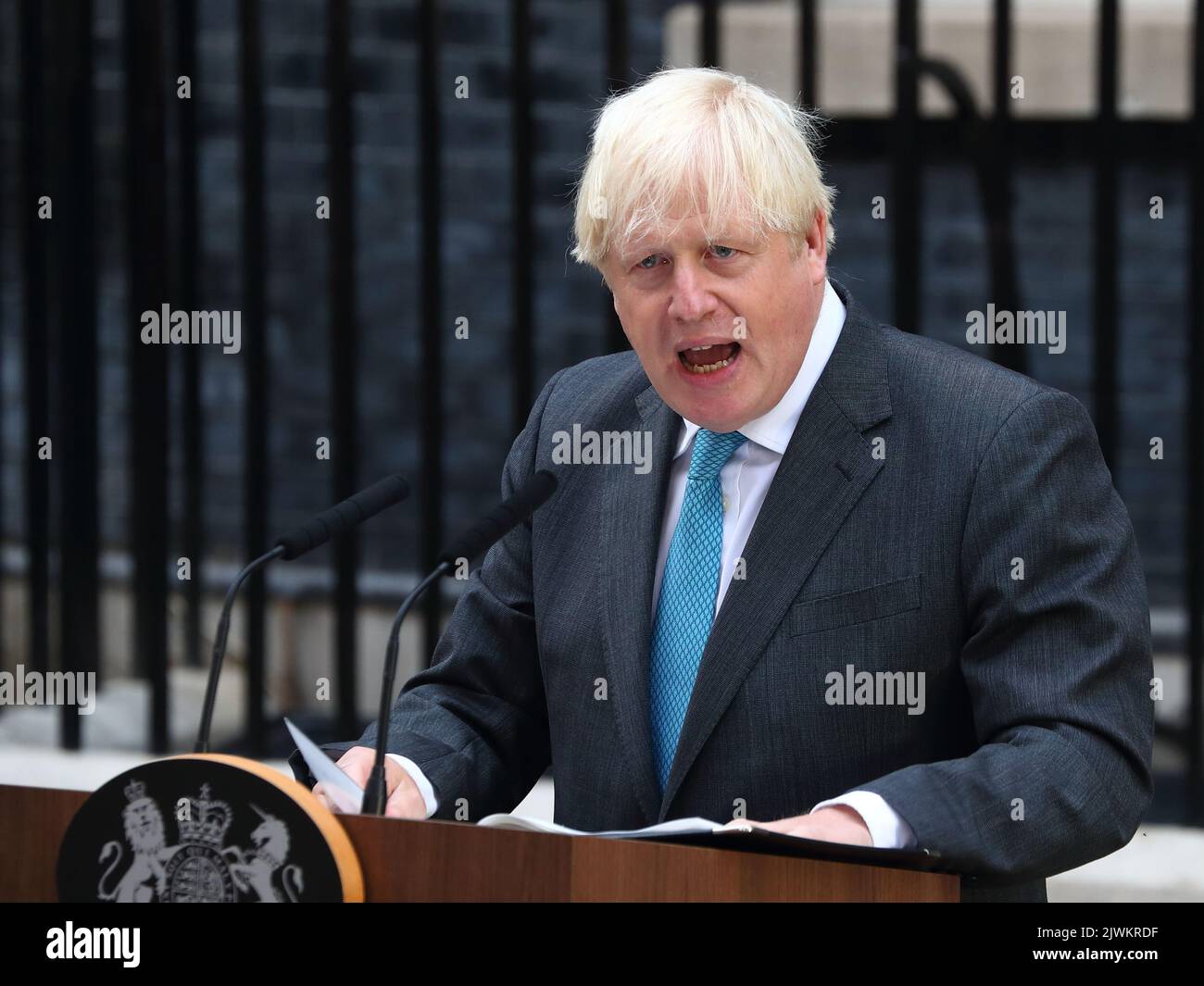 Resignation speech boris johnson hi-res stock photography and images ...