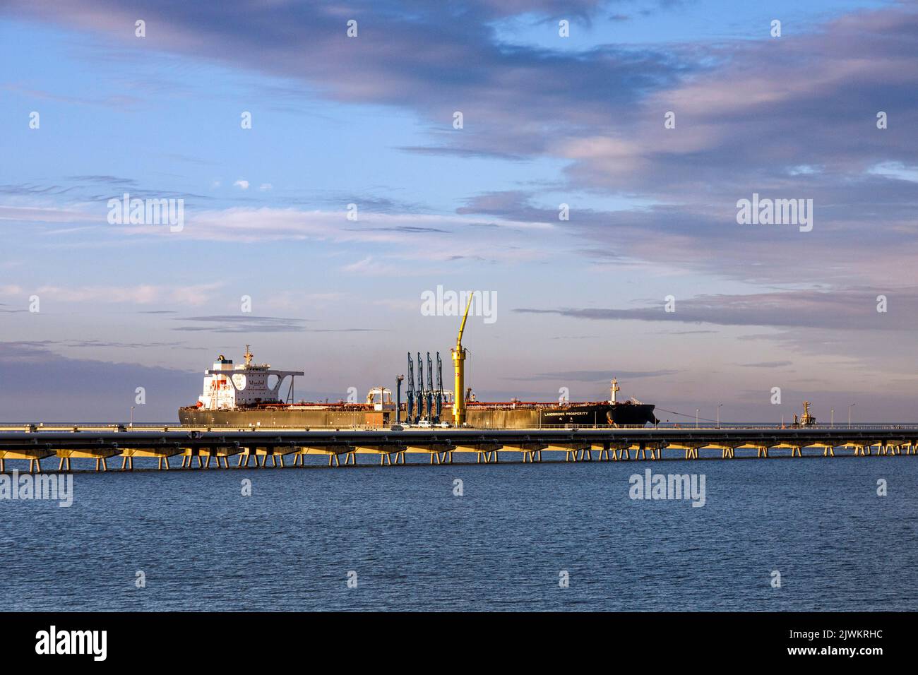 Crude oil tanker Landbridge Prosperity at the NWO jetty in the Jade Bay ...