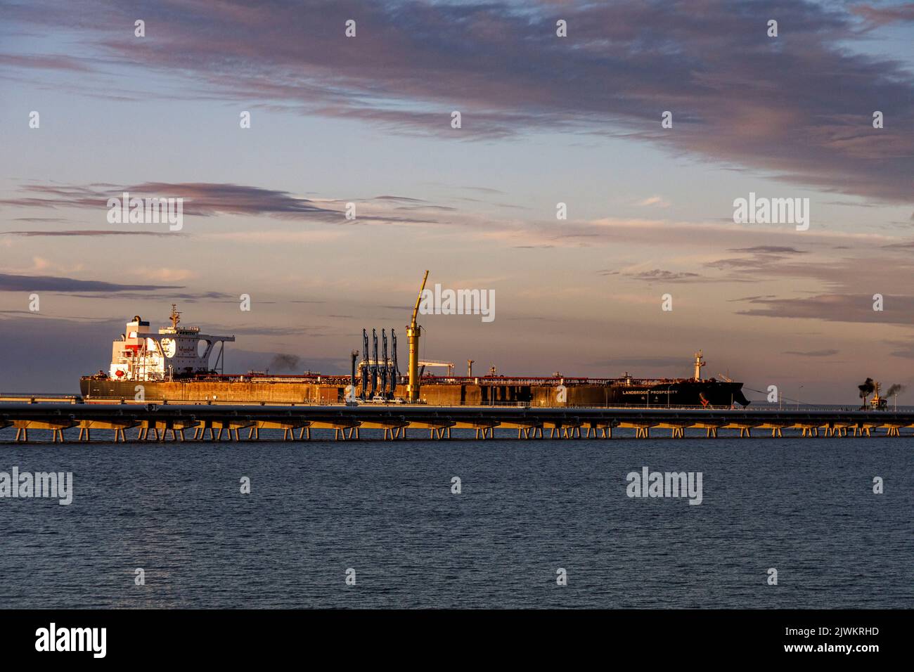 Crude oil tanker Landbridge Prosperity at the NWO jetty in the Jade Bay ...