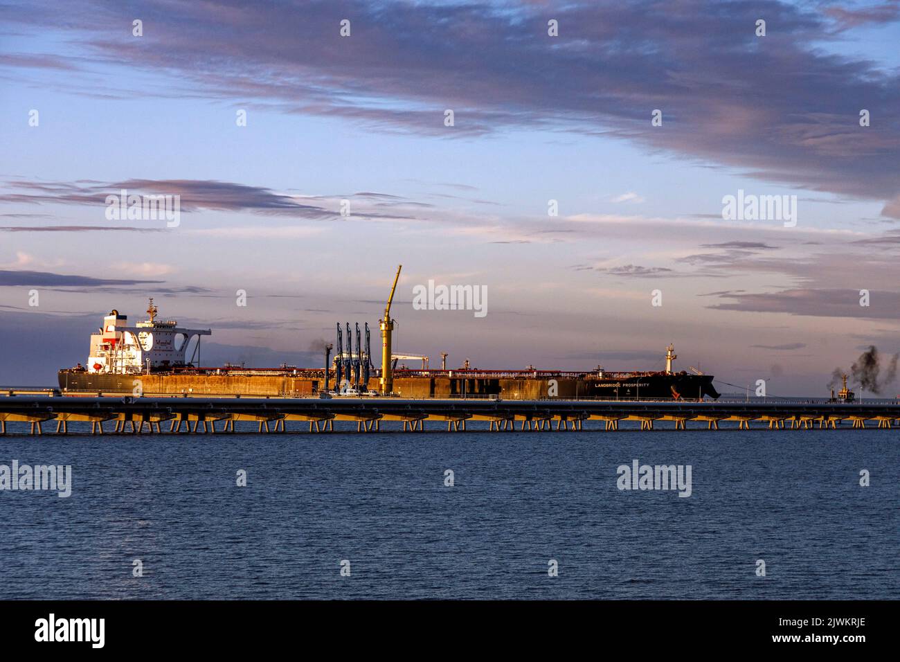 Crude oil tanker Landbridge Prosperity at the NWO jetty in the Jade Bay ...