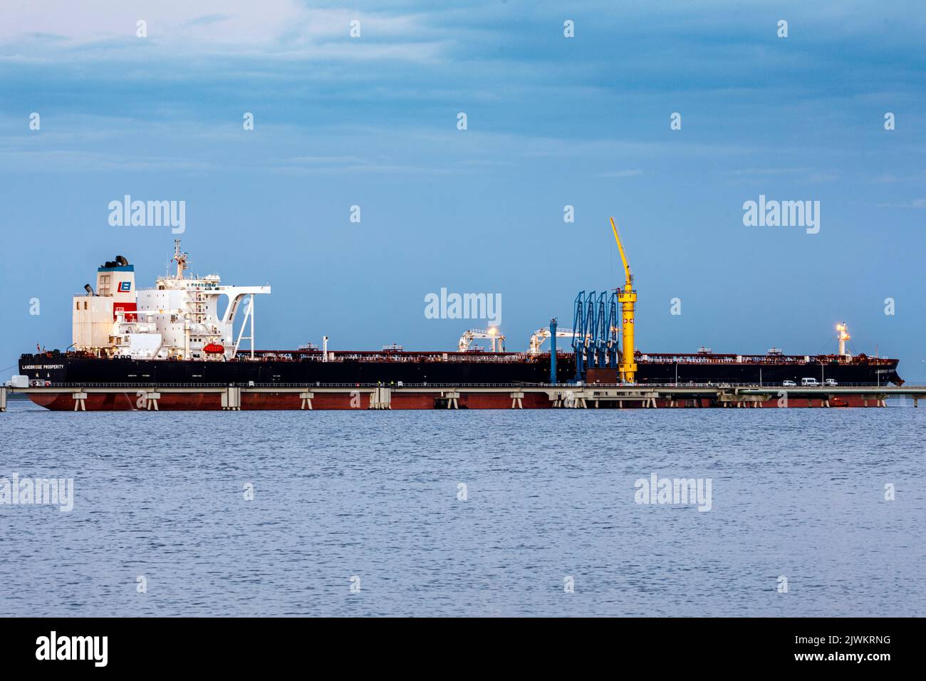 Crude oil tanker Landbridge Prosperity at the NWO jetty in the Jade Bay ...