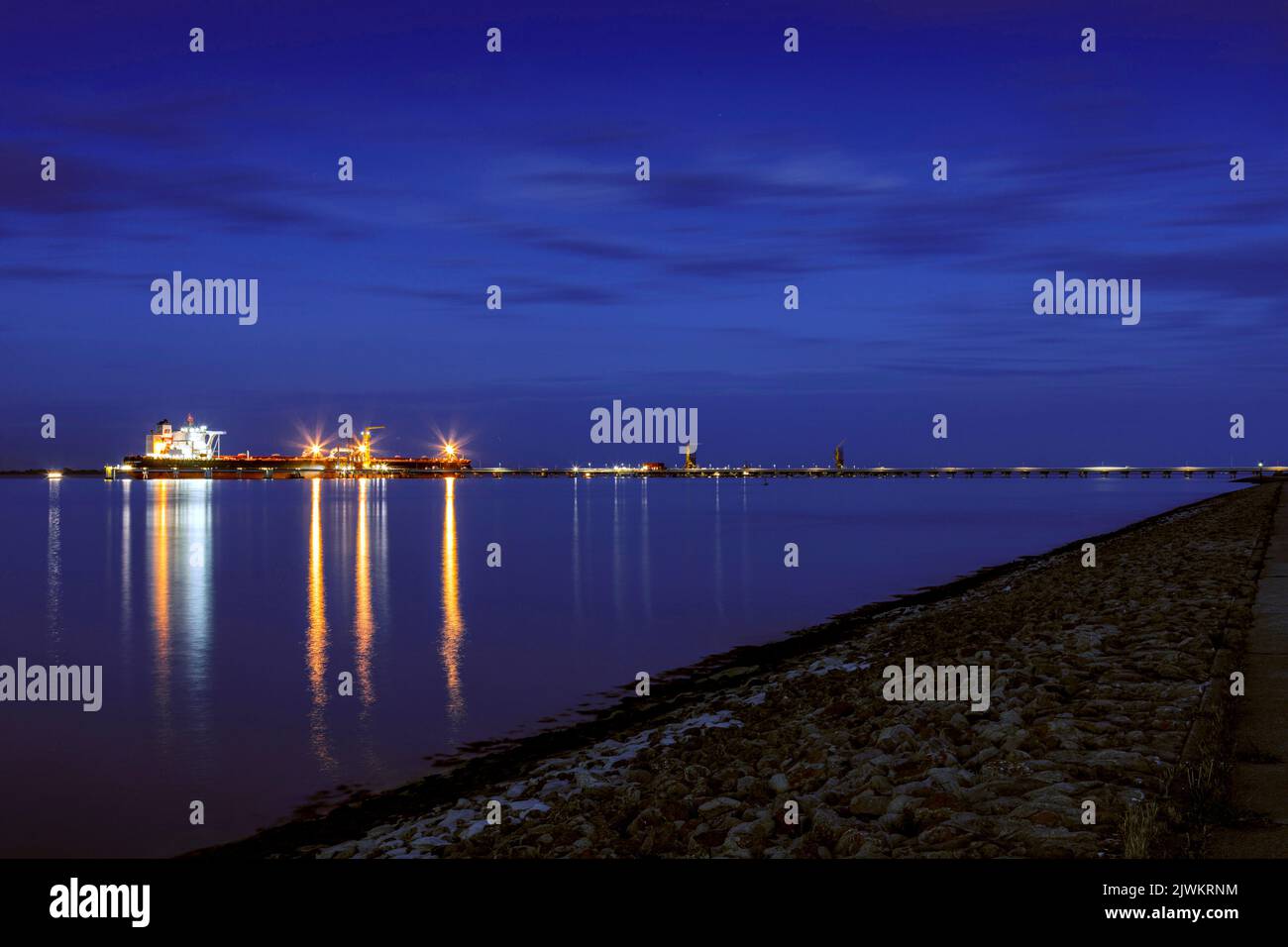 Crude oil tanker Landbridge Prosperity at the NWO unloading jetty in ...