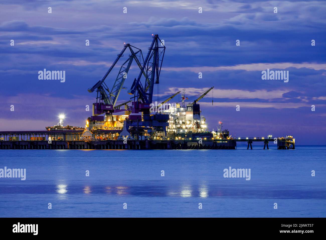 Jade-Weser-Port, container terminal in Wilhelmshaven, transhipment of ...