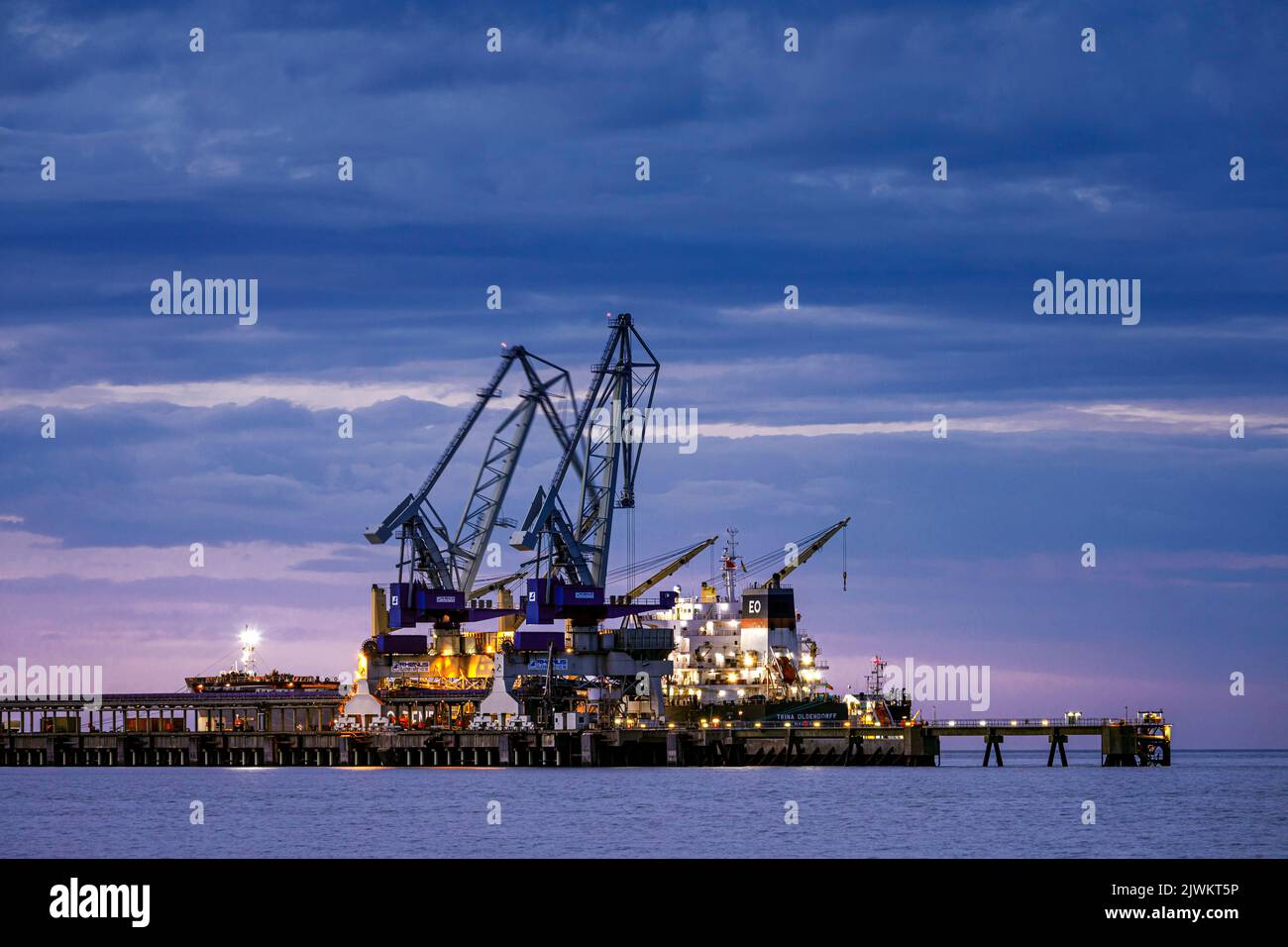 Jade-Weser-Port, container terminal in Wilhelmshaven, transhipment of ...