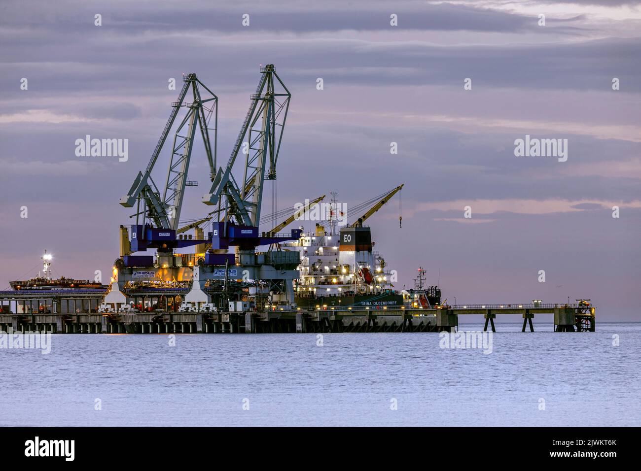 Jade-Weser-Port, container terminal in Wilhelmshaven, transhipment of ...