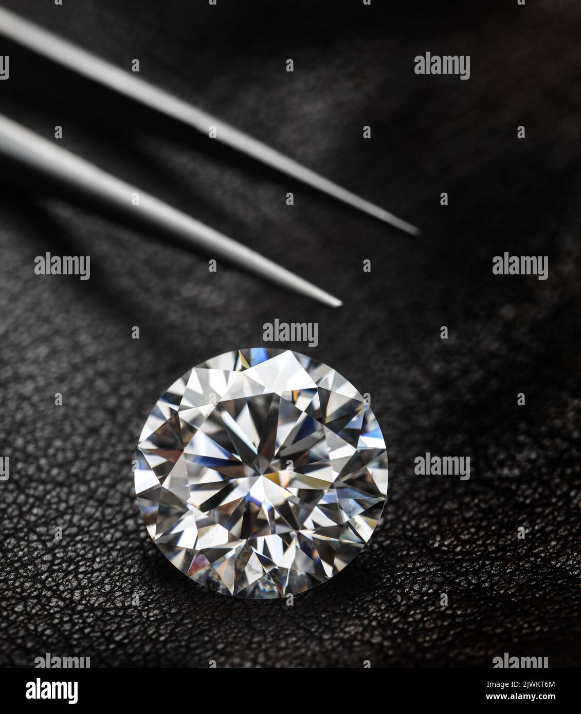 Luxury diamond hi-res stock photography and images - Alamy
