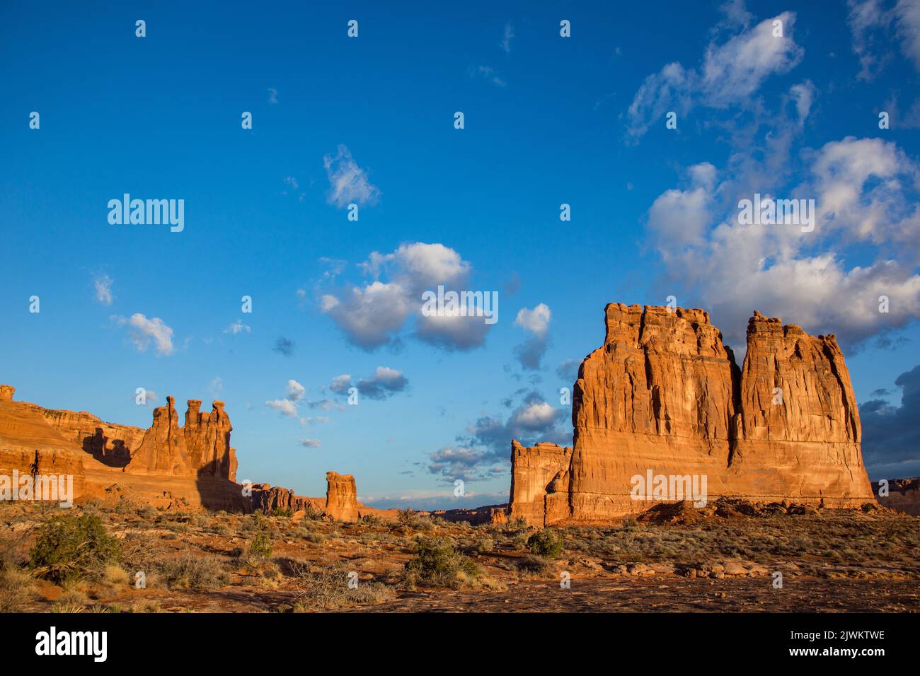 Courthouse Towers with the Three Gossips, Sheep Rock, Tower of Babel ...