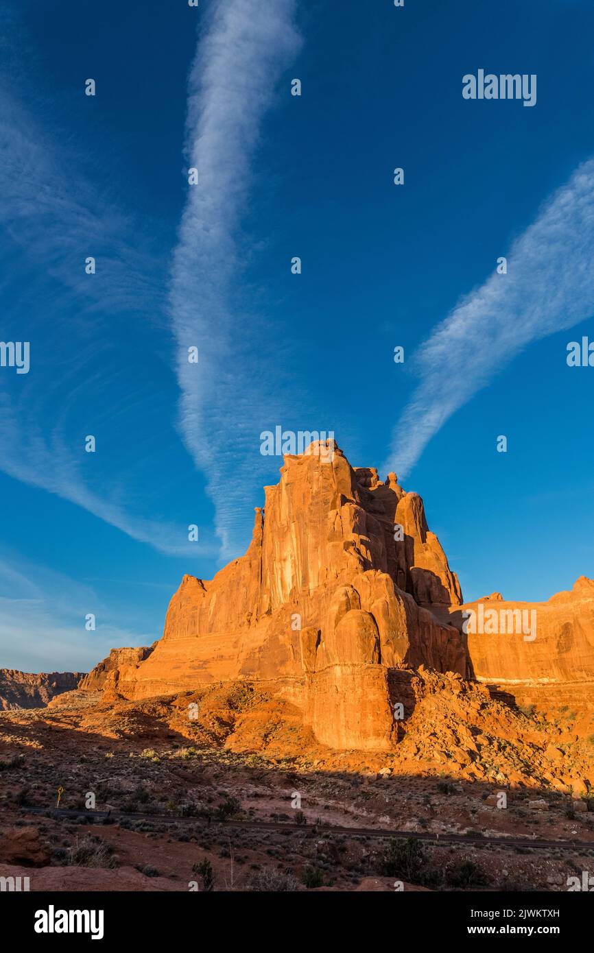 Sandstone streaks cliffs utah hi-res stock photography and images - Alamy