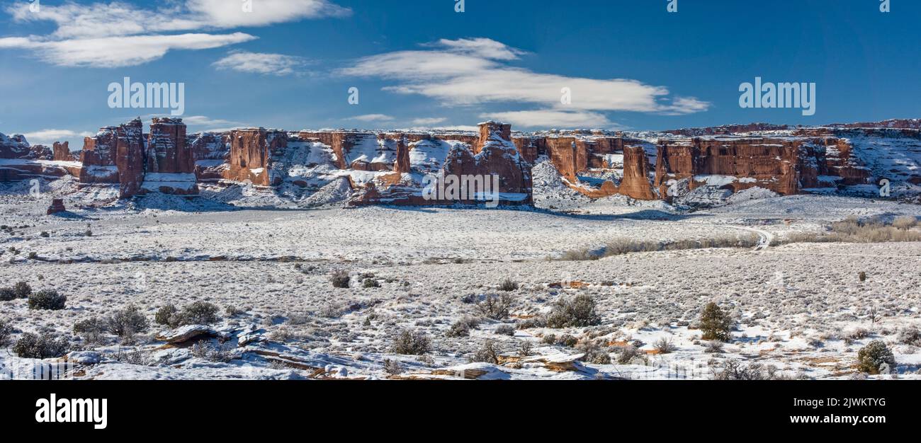 Winter snow in Courthouse Wash and the Courthouse Towers section of ...