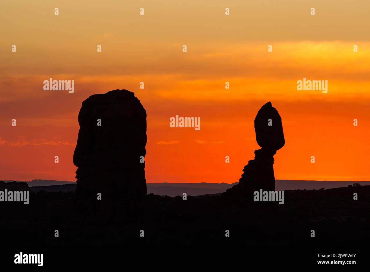 Sillhouette of Balanced Rock at sunset in Arches National Park near Moab, Utah Stock Photo - Alamy