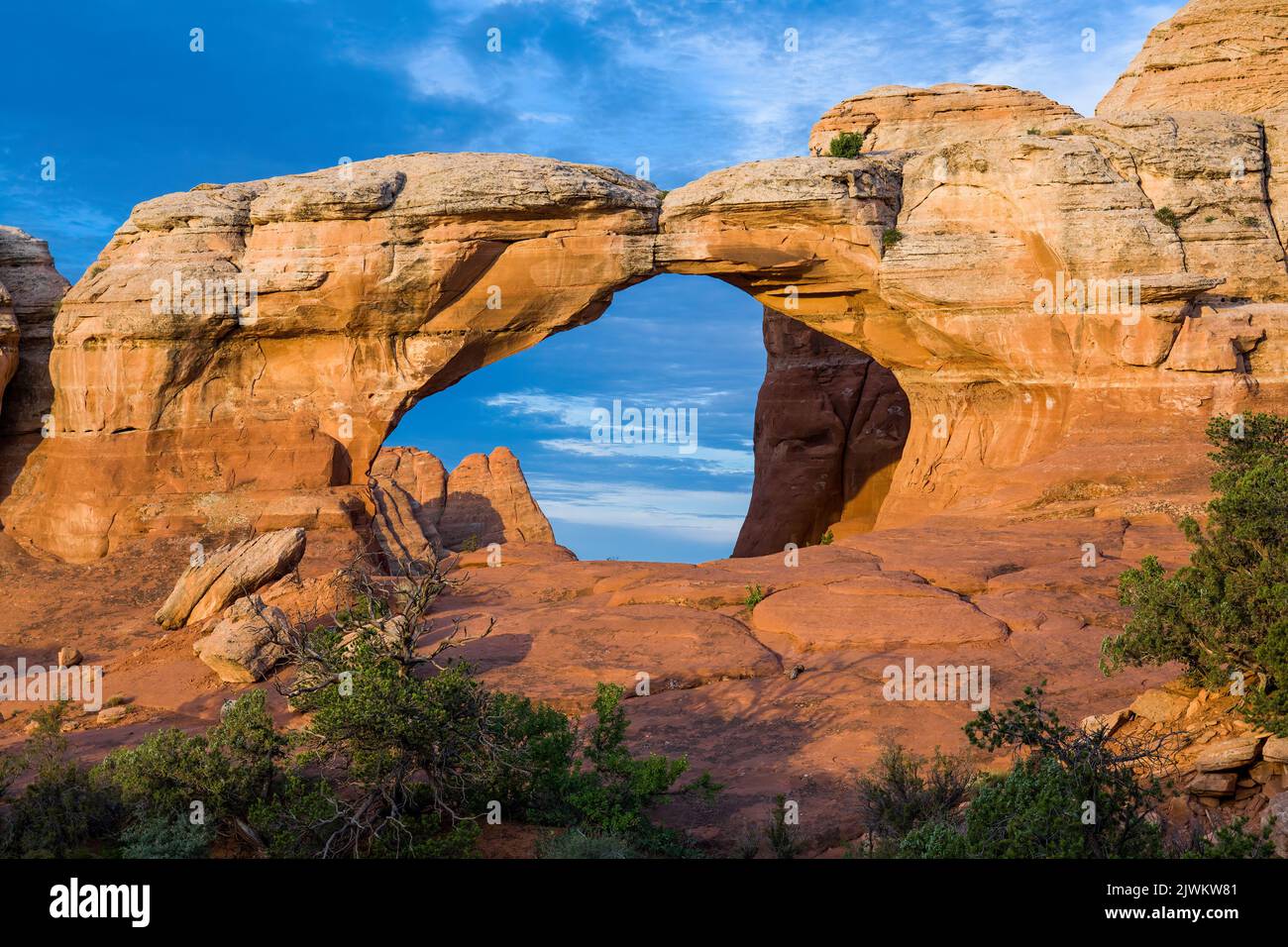 Broken Arch, an Entrada sandstone arch in the Devil's Garden sectioin ...