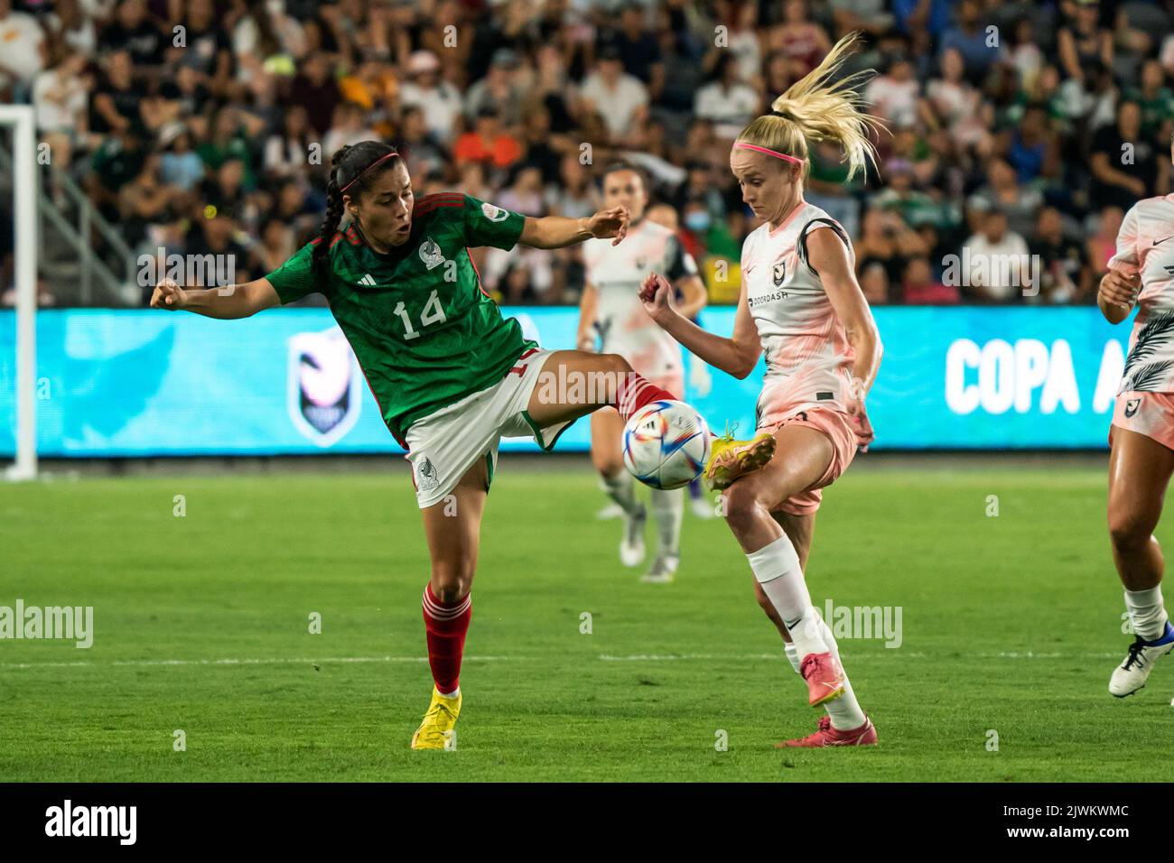 Mexico midfielder Jacqueline Ovalle (14) and Angel City FC forward ...