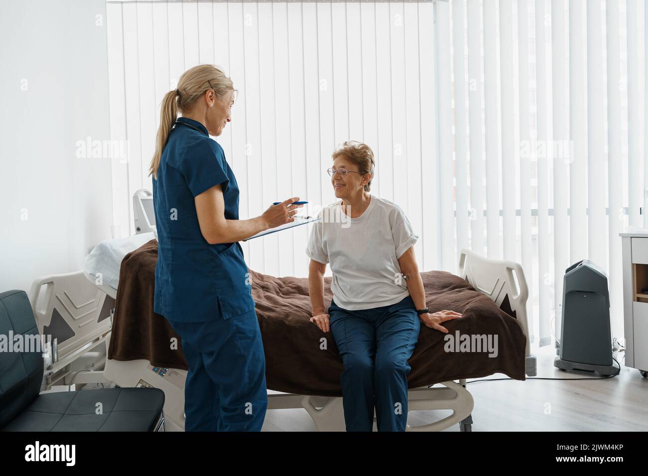 Flu hospital ward hi-res stock photography and images - Alamy
