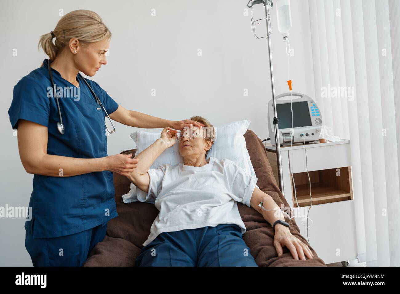 Female patient medical staff in hi-res stock photography and images - Alamy