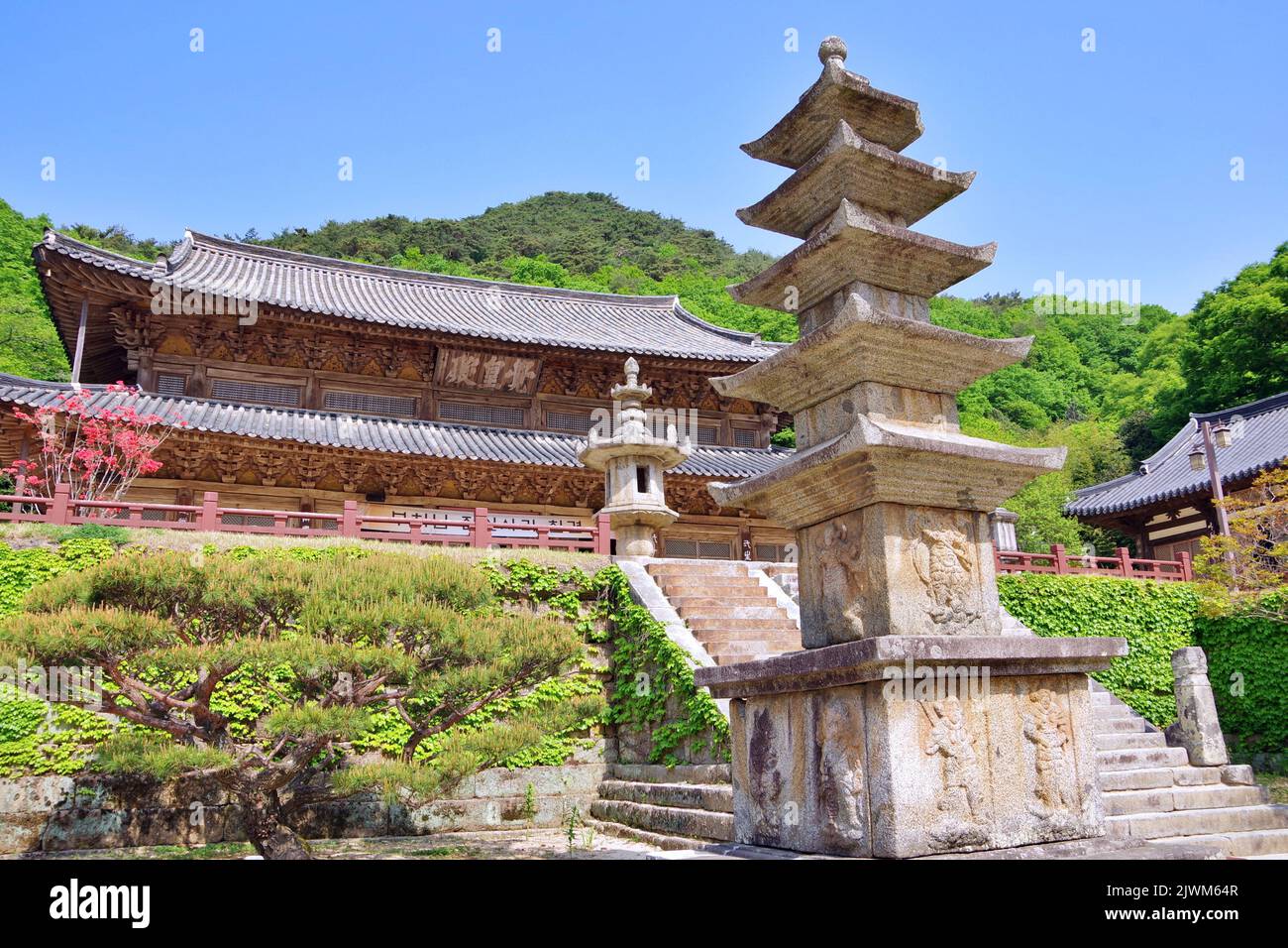 Korean temple hi-res stock photography and images - Alamy