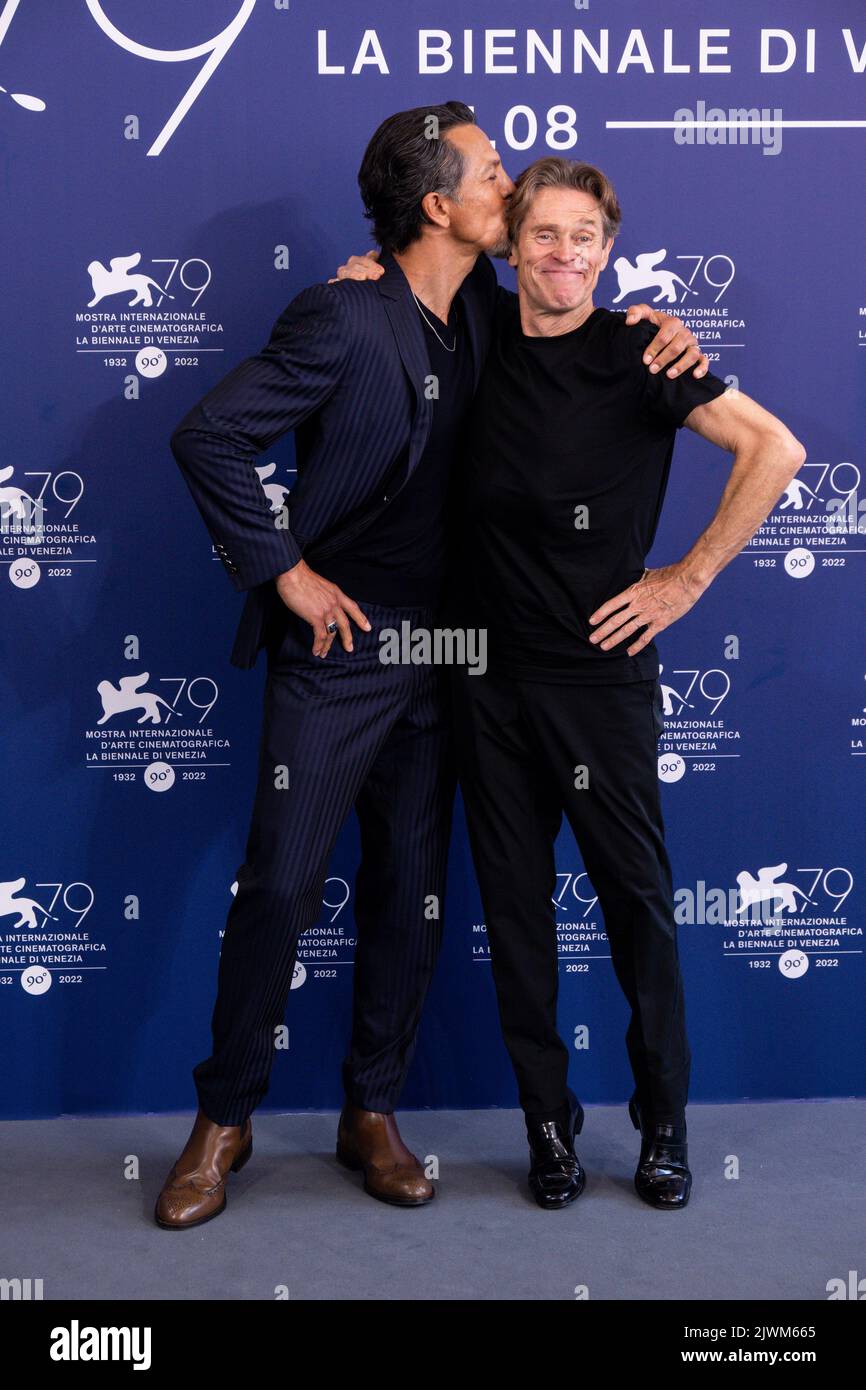 Willem dafoe and benjamin bratt hi-res stock photography and images - Alamy
