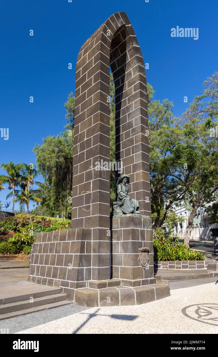 Bronze statue of Infante Dom Henrique (Prince Henry the Navigator ...