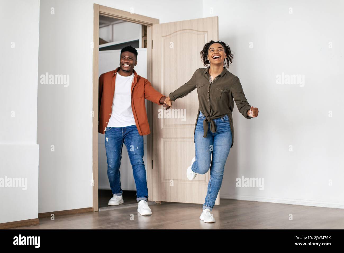 Family run new house hi-res stock photography and images - Alamy