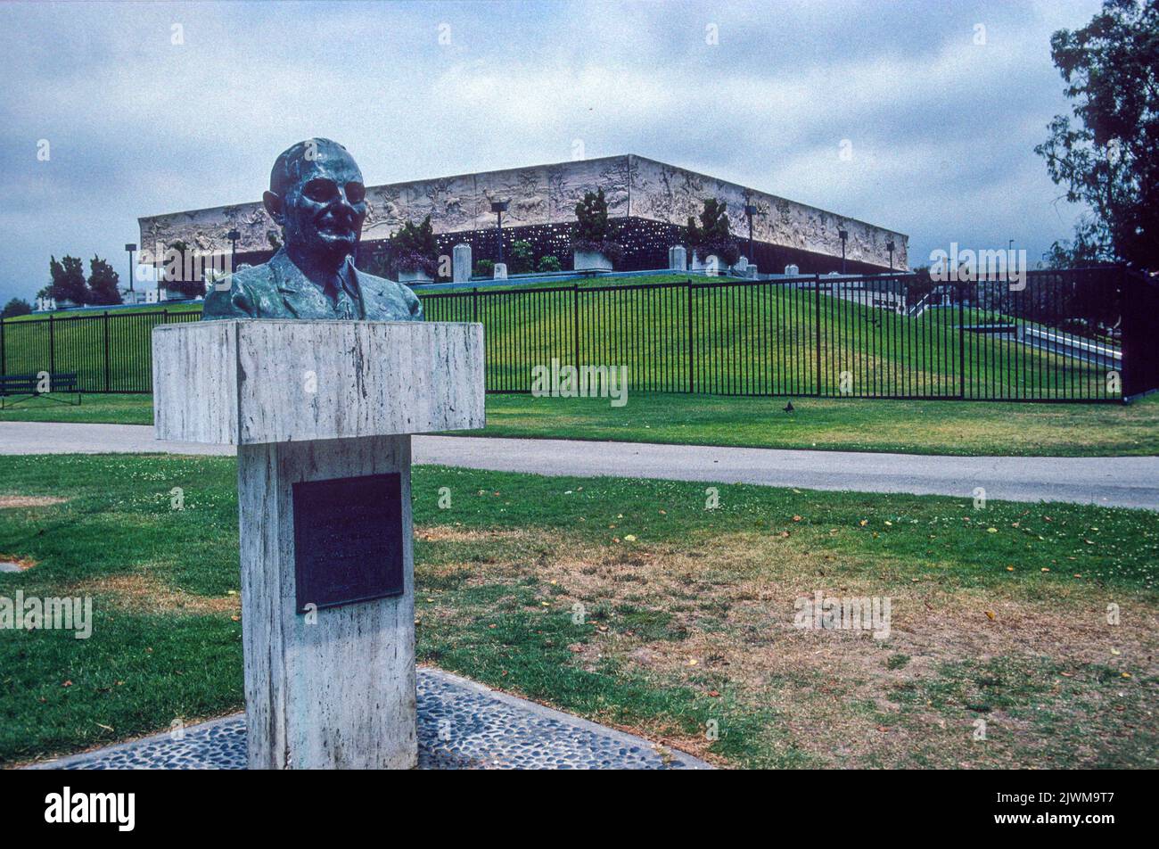 A Sculpture Of Captain G Allan Hancock In Hancock Park In 1990 With The La Brea Tar Pits Museum