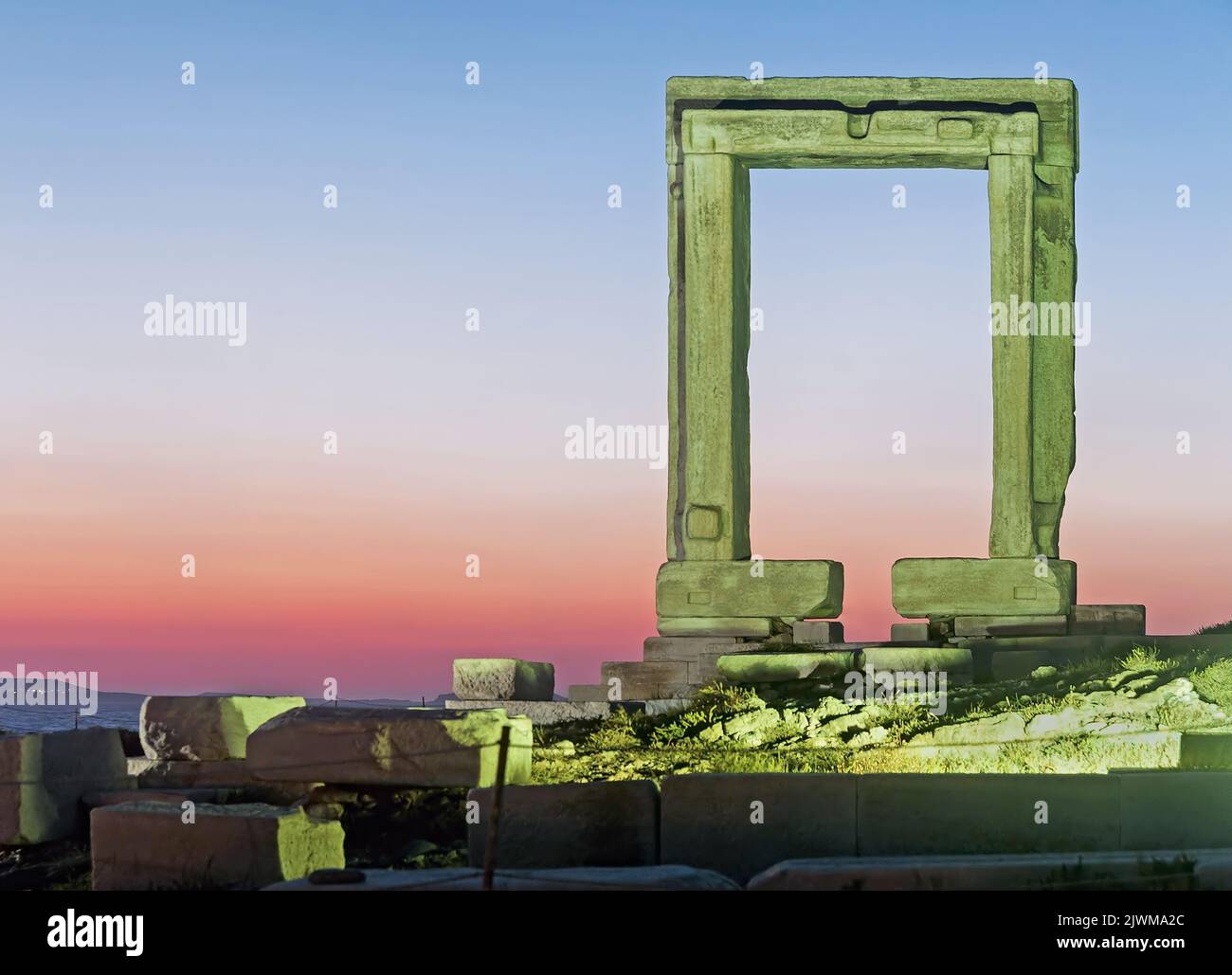 Night view of Portara gate (Gate of the Apollo Temple), Naxos, Greece ...