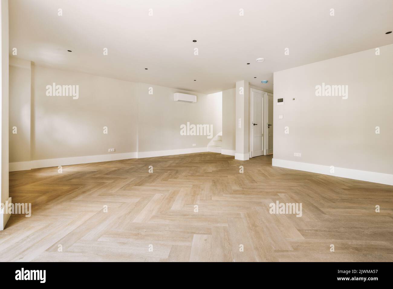 A cozy and spacious empty room in a luxury house Stock Photo - Alamy