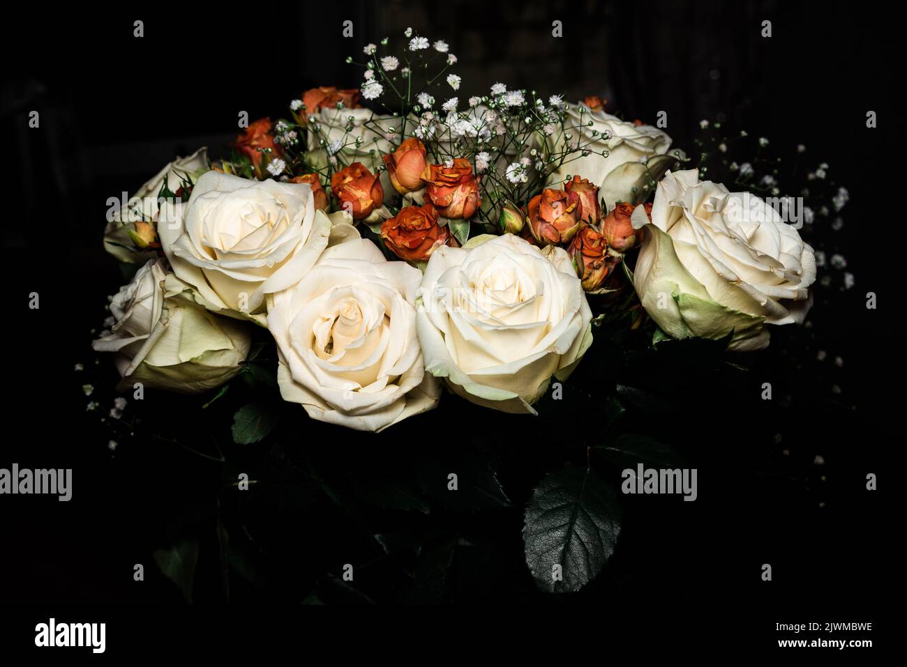 Bouquet of roses & flora Stock Photo - Alamy