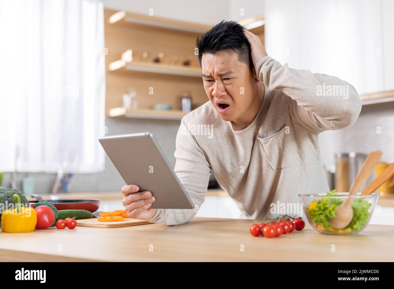 Asian man cooking hi-res stock photography and images - Alamy